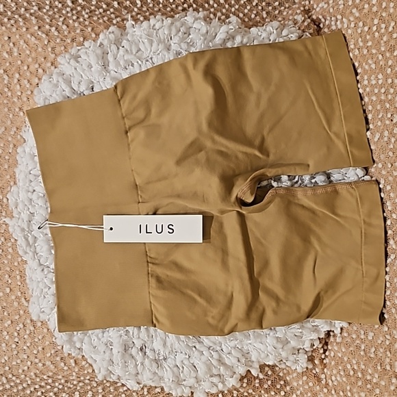 Ilus | Shorts | Ilus Label Shorts | Poshmark